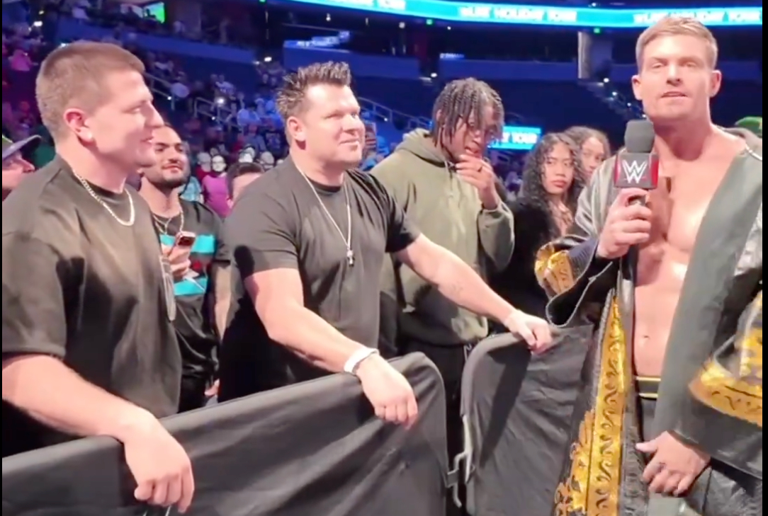 Heisman Trophy finalist gets involved at WWE live event - F4W/WON